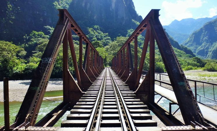 How to resolve interaction channel by query string in Sitecore